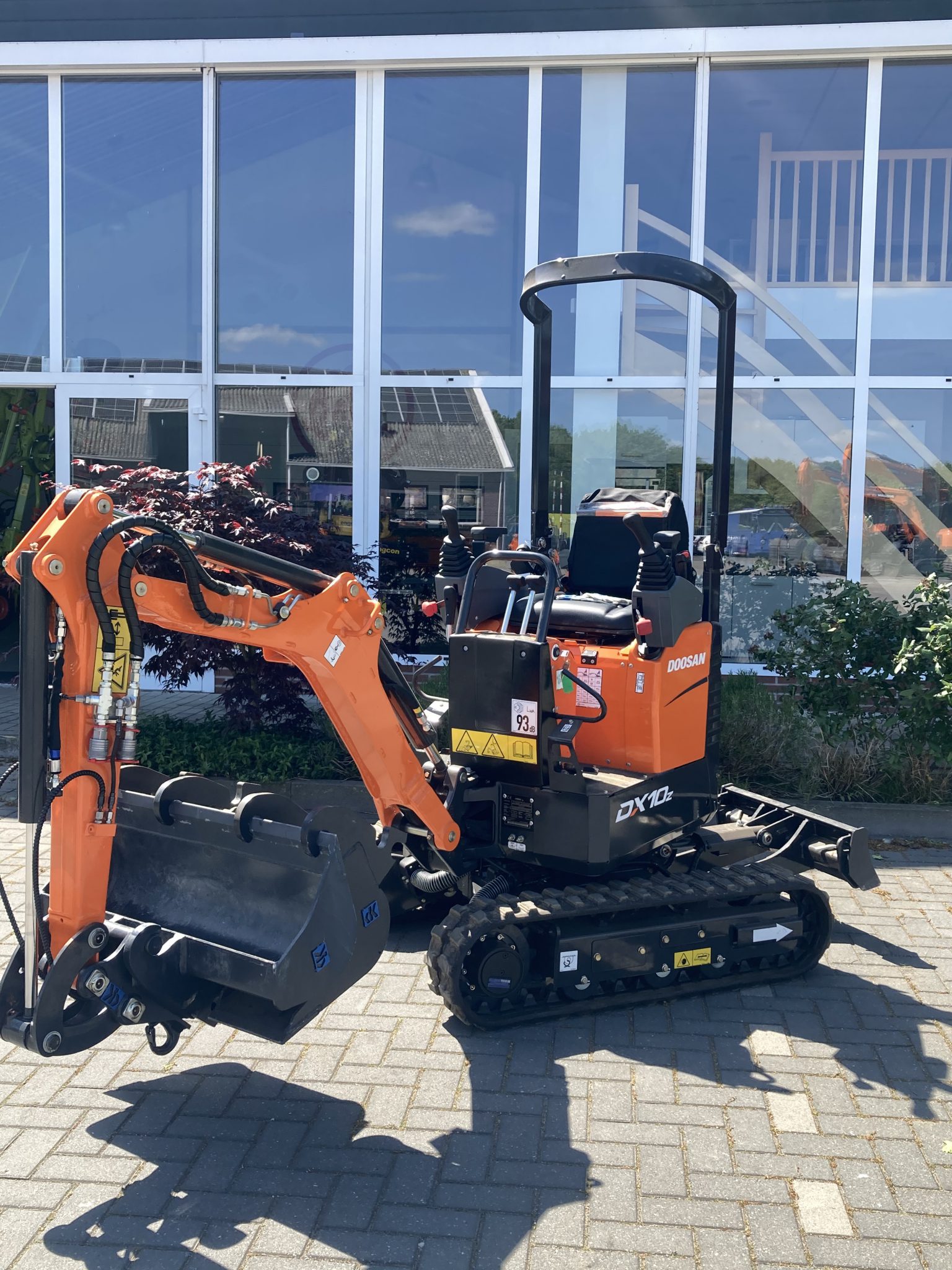 Tweemaal Doosan DX10 afgeleverd - De Kruyf